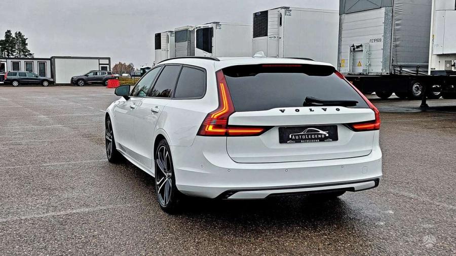 White Volvo V90 2021 in Vilnius, with an engine capacity of 1.97 L and mileage of 237 thousand km for 23900 €, photo 13 on AUTOMOTO.COM.LV