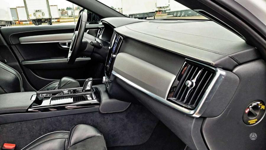 White Volvo V90 2021 in Vilnius, with an engine capacity of 1.97 L and mileage of 237 thousand km for 23900 €, photo 28 on AUTOMOTO.COM.LV