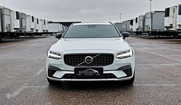 Balts Volvo V90 2021 Viļņa, ar dzinēja tilpumu 1.97 L un nobraukumu 235 tūkst. km par 23990 €, foto 5 vietnē AUTOMOTO.COM.LV