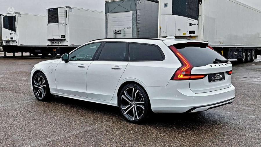Balts Volvo V90 2021 Viļņa, ar dzinēja tilpumu 1.97 L un nobraukumu 235 tūkst. km par 23990 €, foto 14 vietnē AUTOMOTO.COM.LV