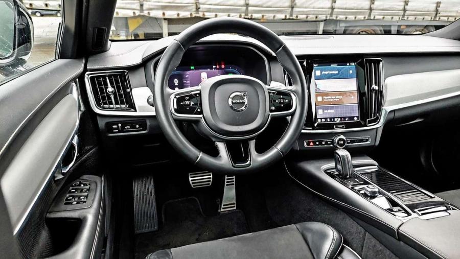 Balts Volvo V90 2021 Viļņa, ar dzinēja tilpumu 1.97 L un nobraukumu 235 tūkst. km par 23990 €, foto 24 vietnē AUTOMOTO.COM.LV