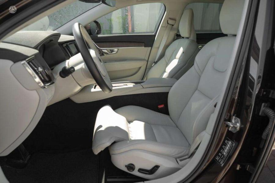 Balts Volvo V90 2021 Viļņa, ar dzinēja tilpumu 2.00 L un nobraukumu 85 tūkst. km par 35300 €, foto 15 vietnē AUTOMOTO.COM.LV