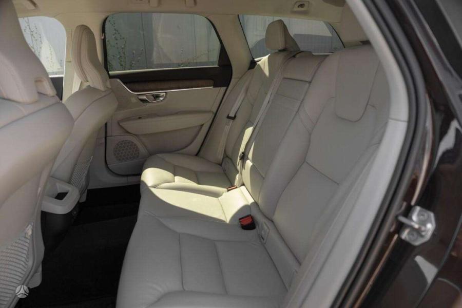 Balts Volvo V90 2021 Viļņa, ar dzinēja tilpumu 2.00 L un nobraukumu 85 tūkst. km par 35300 €, foto 16 vietnē AUTOMOTO.COM.LV