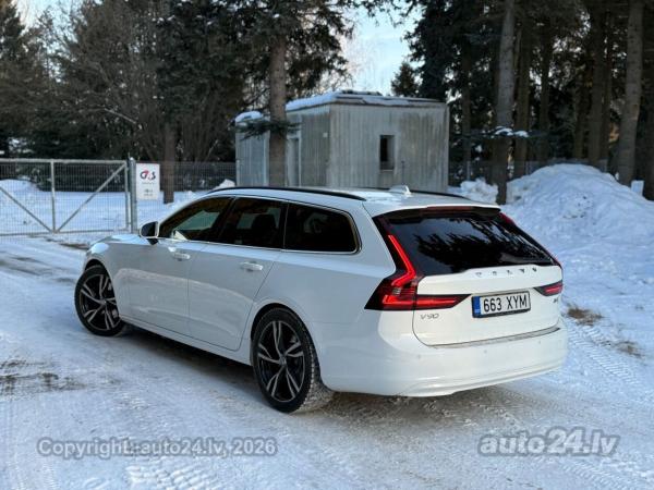 White Volvo V90 2022 in Tartu, with an engine capacity of 2.00 L and mileage of 264 thousand km for 18999 €, photo 4 on AUTOMOTO.COM.LV