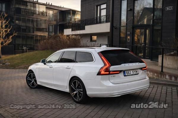 White Volvo V90 2022 in Tartu, with an engine capacity of 2.00 L and mileage of 264 thousand km for 17999 €, photo 5 on AUTOMOTO.COM.LV