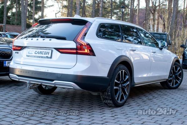 Balts Volvo V90 2022 Tallina, ar dzinēja tilpumu 2.00 L un nobraukumu 83 tūkst. km par 49990 €, foto 2 vietnē AUTOMOTO.COM.LV