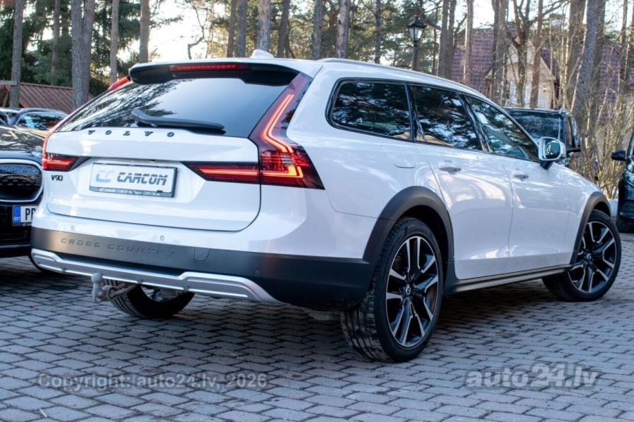 Balts Volvo V90 2022 Tallina, ar dzinēja tilpumu 2.00 L un nobraukumu 83 tūkst. km par 49990 €, foto 3 vietnē AUTOMOTO.COM.LV
