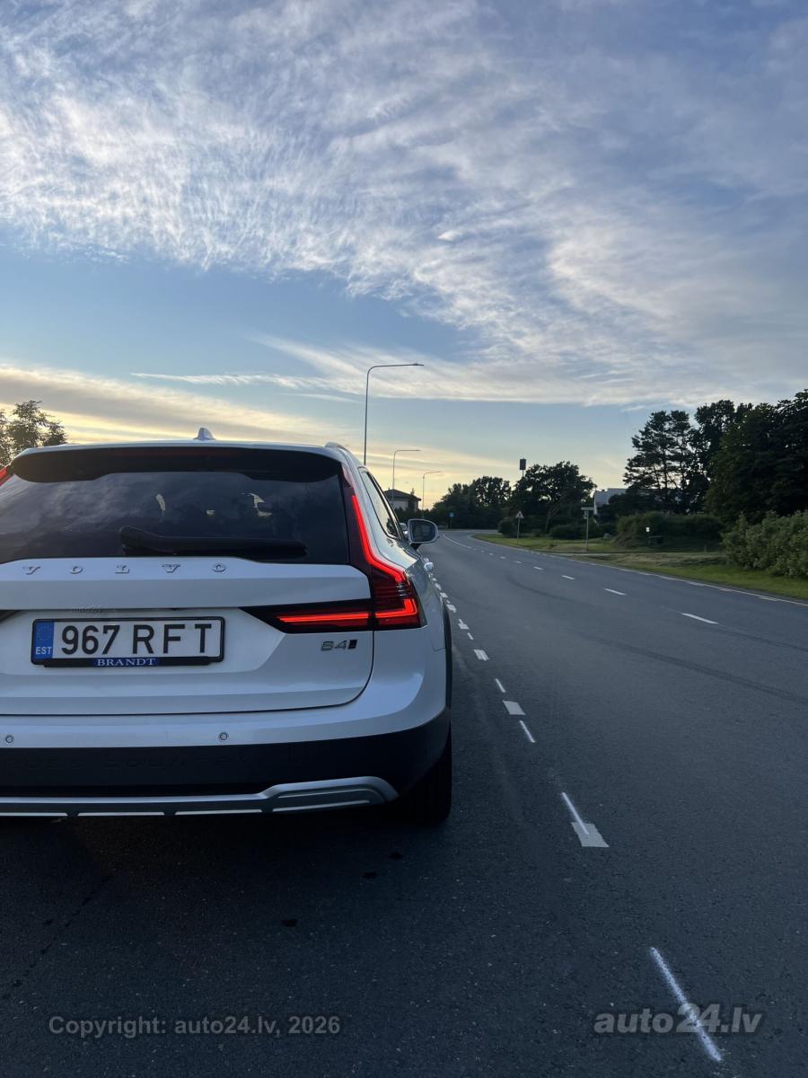 Balts Volvo V90 2022 Tallina, ar dzinēja tilpumu 2.00 L un nobraukumu 79 tūkst. km par 39000 €, foto 9 vietnē AUTOMOTO.COM.LV