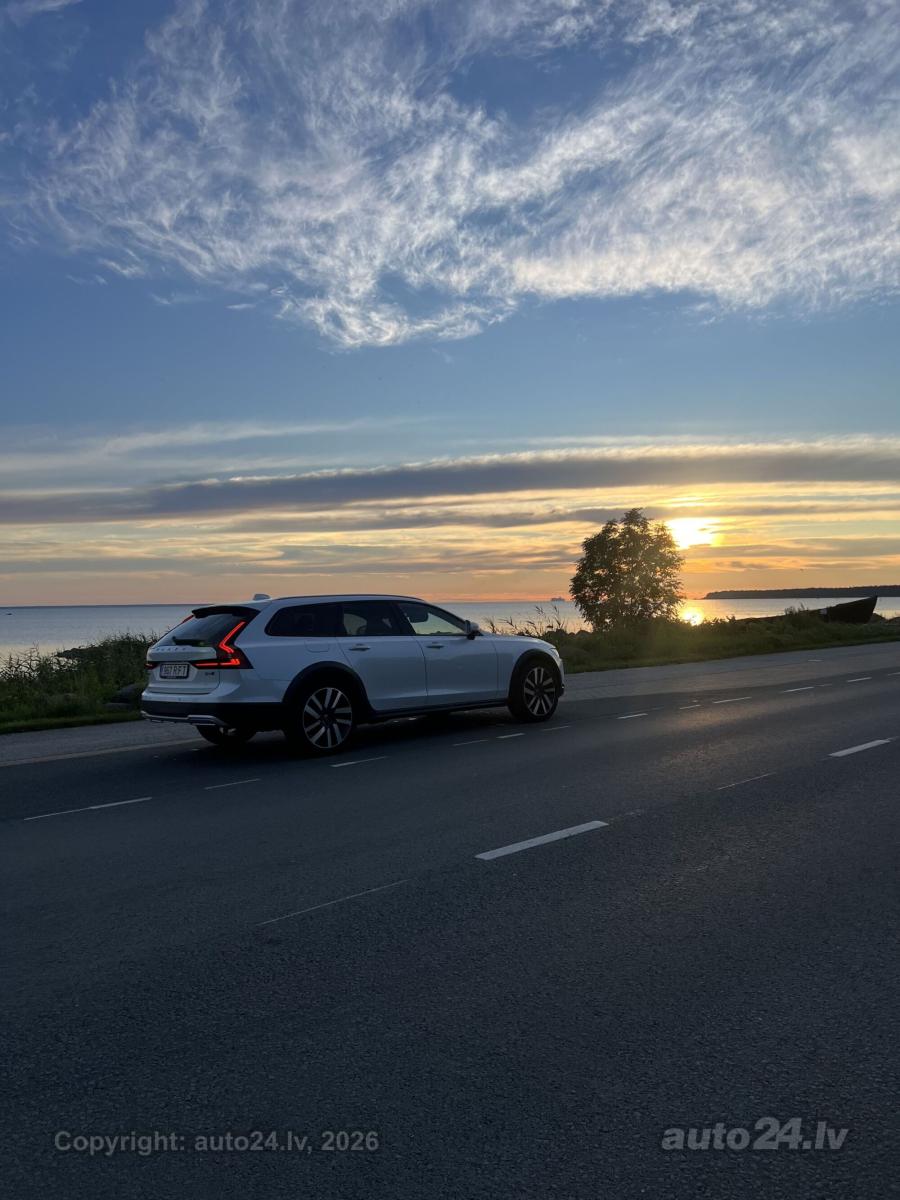 Balts Volvo V90 2022 Tallina, ar dzinēja tilpumu 2.00 L un nobraukumu 79 tūkst. km par 39000 €, foto 10 vietnē AUTOMOTO.COM.LV