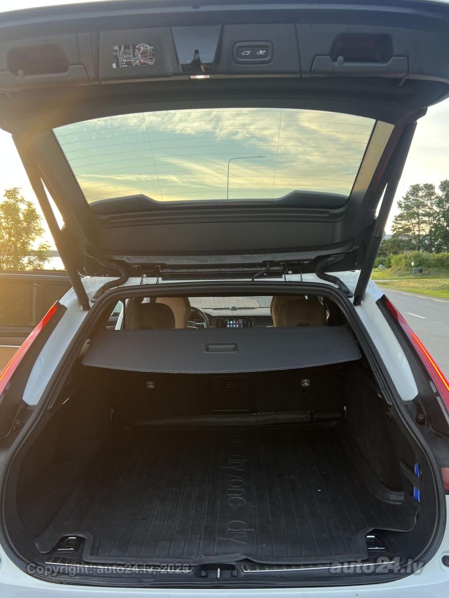 Balts Volvo V90 2022 Tallina, ar dzinēja tilpumu 2.00 L un nobraukumu 79 tūkst. km par 39000 €, foto 20 vietnē AUTOMOTO.COM.LV
