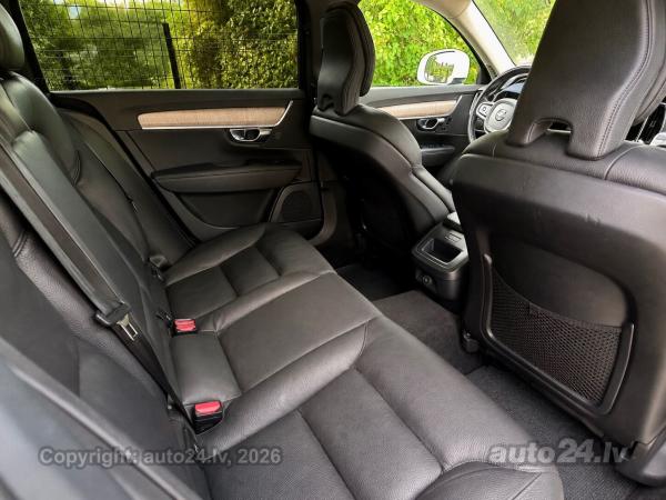 White Volvo V90 2022 in Valga, with an engine capacity of 2.00 L and mileage of 110 thousand km for 35000 €, photo 6 on AUTOMOTO.COM.LV