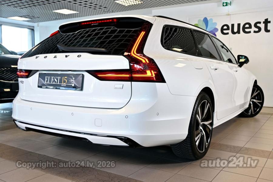 Balts Volvo V90 2022 Tallina, ar dzinēja tilpumu 2.00 L un nobraukumu 80 tūkst. km par 39880 €, foto 3 vietnē AUTOMOTO.COM.LV