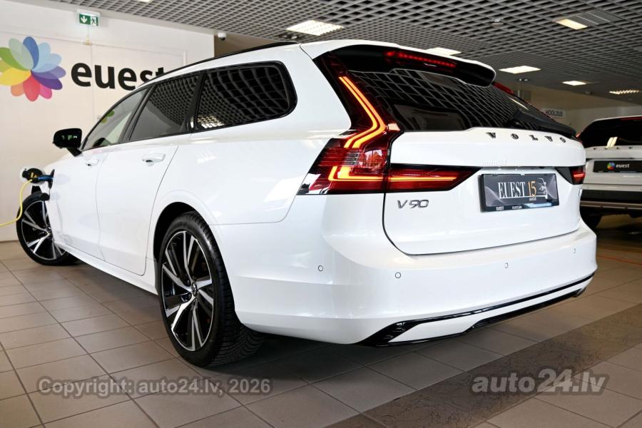 Balts Volvo V90 2022 Tallina, ar dzinēja tilpumu 2.00 L un nobraukumu 80 tūkst. km par 39880 €, foto 4 vietnē AUTOMOTO.COM.LV