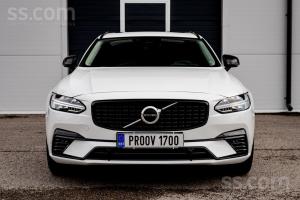 White Volvo V90 2022 in Tallinn, with an engine capacity of 2.00 L and mileage of 57 thousand km for 34900 €, photo 3 on AUTOMOTO.COM.LV