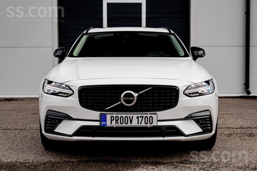 White Volvo V90 2022 in Tallinn, with an engine capacity of 2.00 L and mileage of 57 thousand km for 34900 €, photo 3 on AUTOMOTO.COM.LV
