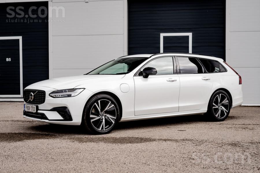 White Volvo V90 2022 in Tallinn, with an engine capacity of 2.00 L and mileage of 57 thousand km for 34900 €, photo 4 on AUTOMOTO.COM.LV