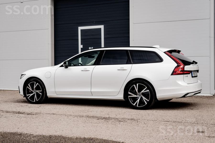 White Volvo V90 2022 in Tallinn, with an engine capacity of 2.00 L and mileage of 57 thousand km for 34900 €, photo 6 on AUTOMOTO.COM.LV