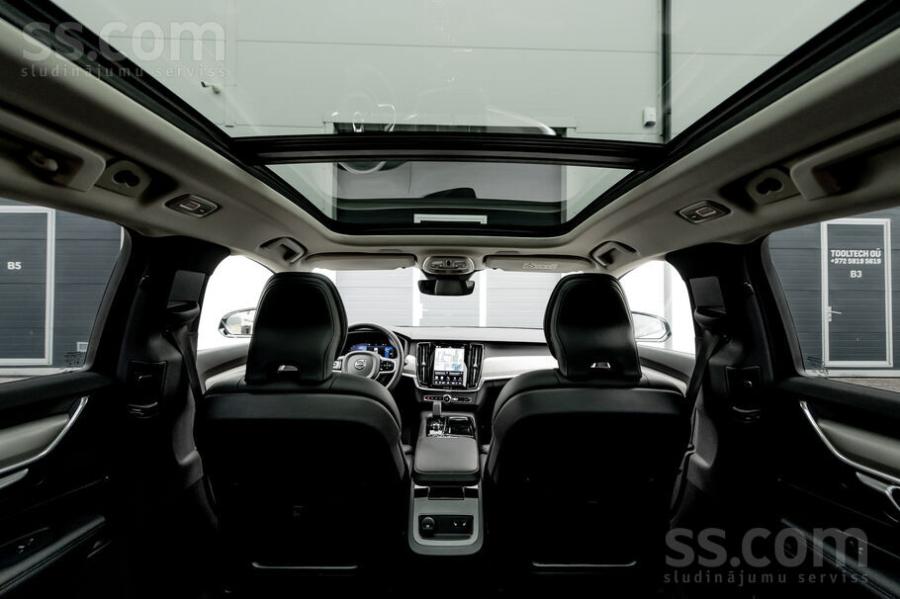 White Volvo V90 2022 in Tallinn, with an engine capacity of 2.00 L and mileage of 57 thousand km for 34900 €, photo 19 on AUTOMOTO.COM.LV