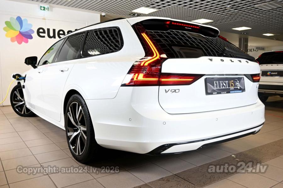 White Volvo V90 2023 in Tallinn, with an engine capacity of 2.00 L and mileage of 54 thousand km for 41990 €, photo 1 on AUTOMOTO.COM.LV