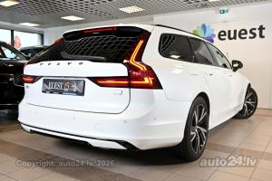 White Volvo V90 2023 in Tallinn, with an engine capacity of 2.00 L and mileage of 54 thousand km for 41990 €, photo 4 on AUTOMOTO.COM.LV