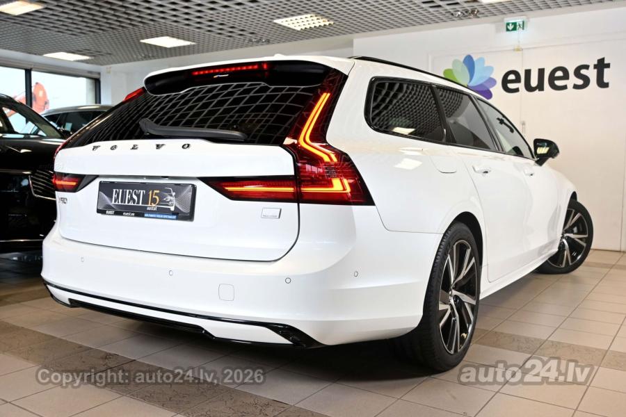 White Volvo V90 2023 in Tallinn, with an engine capacity of 2.00 L and mileage of 54 thousand km for 41990 €, photo 4 on AUTOMOTO.COM.LV