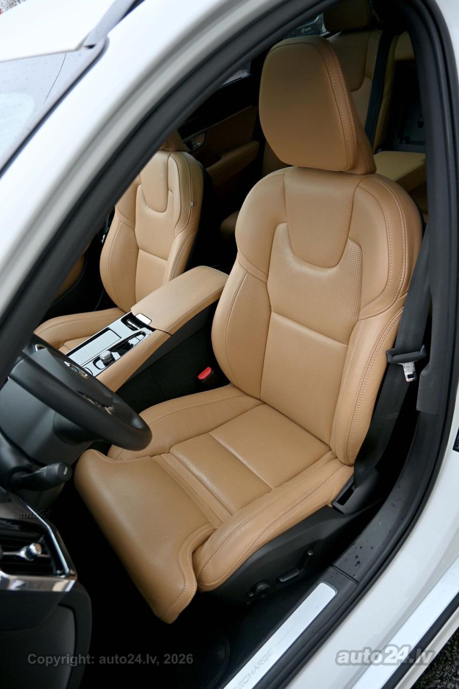 White Volvo V90 2023 in Tallinn, with an engine capacity of 2.00 L and mileage of 54 thousand km for 41990 €, photo 10 on AUTOMOTO.COM.LV