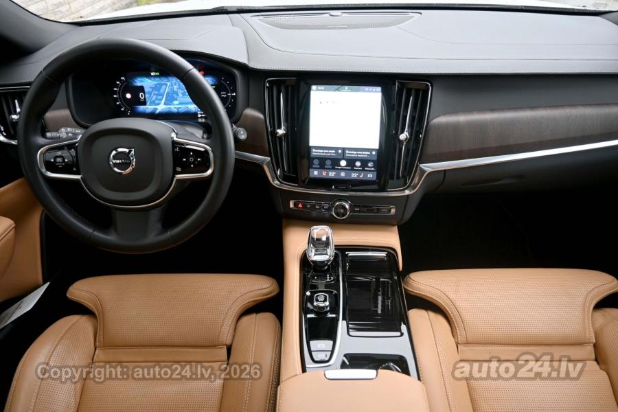 White Volvo V90 2023 in Tallinn, with an engine capacity of 2.00 L and mileage of 54 thousand km for 41990 €, photo 18 on AUTOMOTO.COM.LV