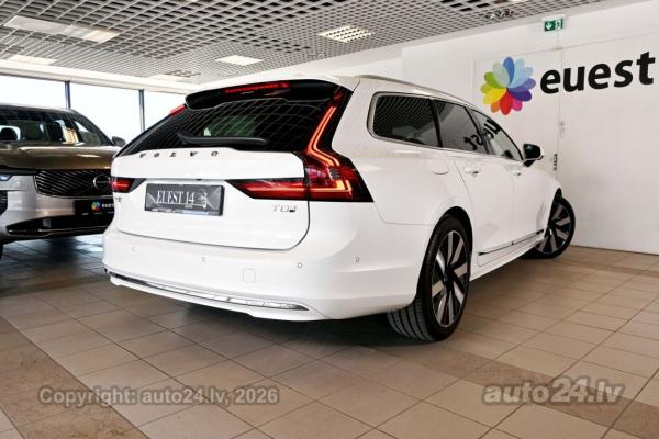 White Volvo V90 2025 in Tallinn, with an engine capacity of 2.00 L and mileage of 27 thousand km for 54990 €, photo 3 on AUTOMOTO.COM.LV