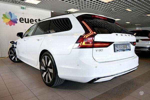 Volvo V90 2025 Tallina vietnē Balts Volvo V90 2025 Tallina, ar dzinēja tilpumu 0.00 L un nobraukumu 24 tūkst. km par 47990 €, foto 4 vietnē AUTOMOTO.COM.LV