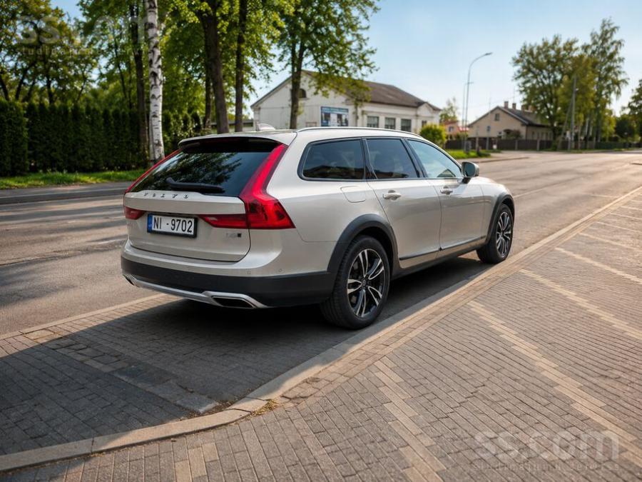 Dzeltens Volvo V90 2019 Jelgava, ar dzinēja tilpumu 2.00 L un nobraukumu 374 tūkst. km par 16500 €, foto 3 vietnē AUTOMOTO.COM.LV