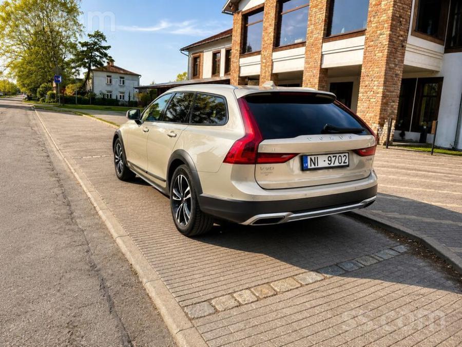 Dzeltens Volvo V90 2019 Jelgava, ar dzinēja tilpumu 2.00 L un nobraukumu 374 tūkst. km par 16500 €, foto 4 vietnē AUTOMOTO.COM.LV