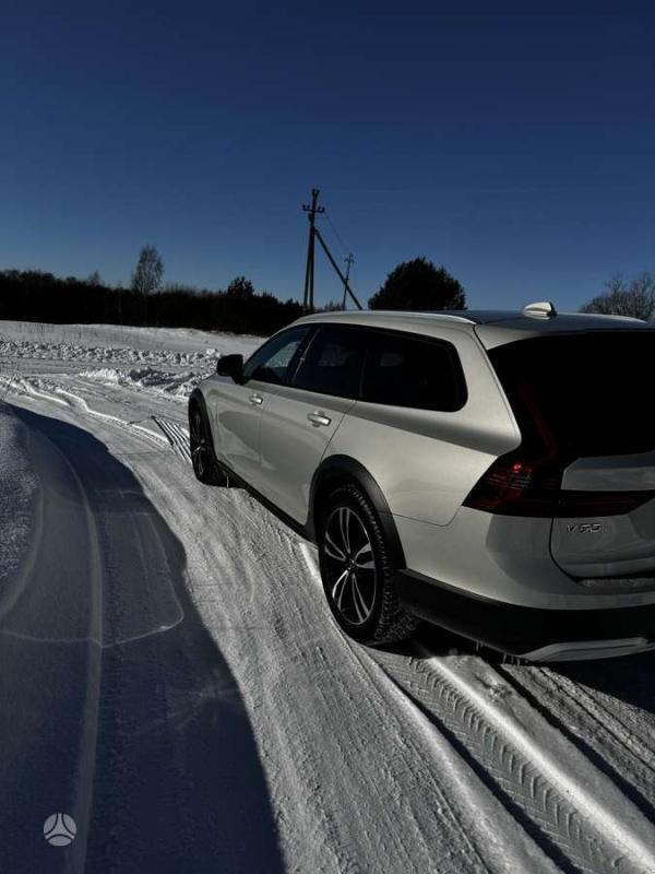 Желтый Вольво В90 2021 в Вильнюс, объемом двигателя 1.97 л и пробегом 162 тыс. км за 32900 €, фото 5 на AUTOMOTO.COM.LV