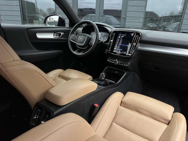 Melns Volvo XC40 2018 Šauļi, ar dzinēja tilpumu 1.97 L un nobraukumu 210 tūkst. km par 17990 €, foto 6 vietnē AUTOMOTO.COM.LV