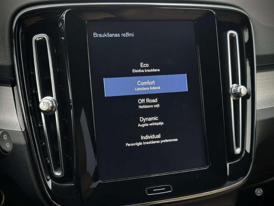 Черный Вольво XC40 2018 в Шяуляй, объемом двигателя 1.97 л и пробегом 210 тыс. км за 17990 €, фото 12 на AUTOMOTO.COM.LV