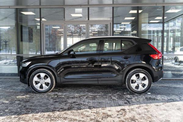 Black Volvo XC40 2018 in Vilnius, with an engine capacity of 1.97 L and mileage of 207 thousand km for 15990 €, photo 4 on AUTOMOTO.COM.LV