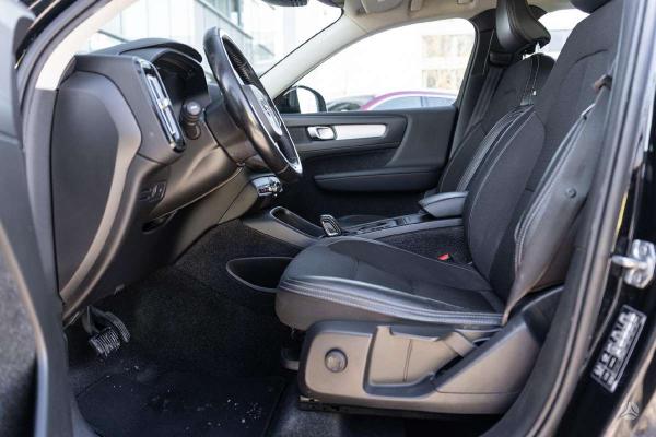 Black Volvo XC40 2018 in Vilnius, with an engine capacity of 1.97 L and mileage of 207 thousand km for 15990 €, photo 10 on AUTOMOTO.COM.LV
