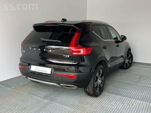 Black Volvo XC40 2018 in Riga, with an engine capacity of 2.00 L and mileage of 136 thousand km for 18990 €, photo 3 on AUTOMOTO.COM.LV