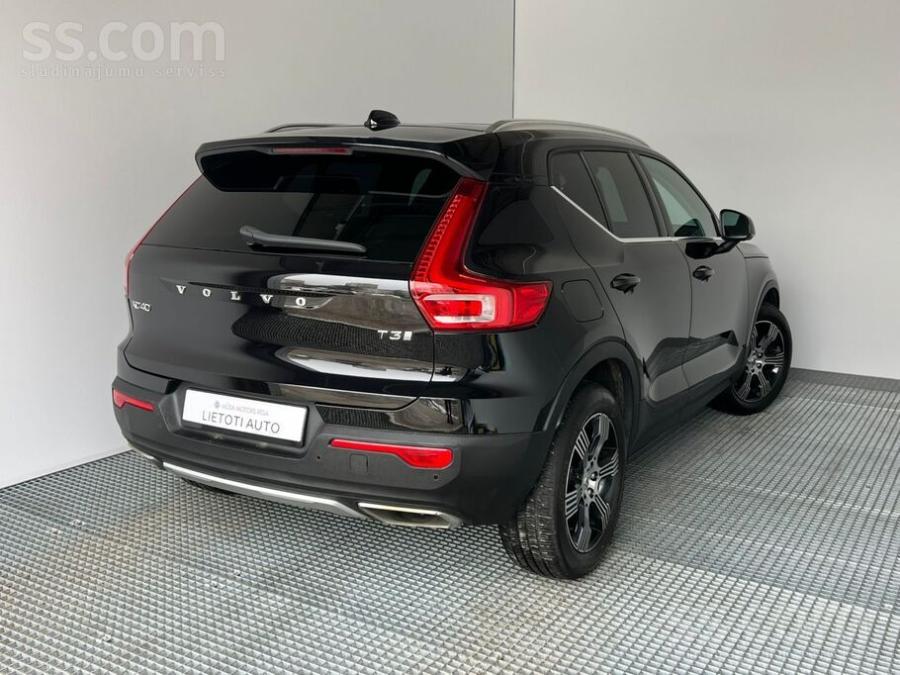 Black Volvo XC40 2018 in Riga, with an engine capacity of 2.00 L and mileage of 136 thousand km for 18990 €, photo 3 on AUTOMOTO.COM.LV