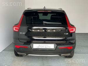 Black Volvo XC40 2018 in Riga, with an engine capacity of 2.00 L and mileage of 136 thousand km for 18990 €, photo 4 on AUTOMOTO.COM.LV