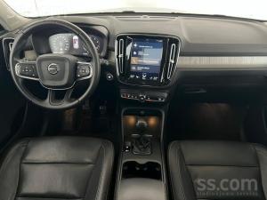 Black Volvo XC40 2018 in Riga, with an engine capacity of 2.00 L and mileage of 136 thousand km for 18990 €, photo 8 on AUTOMOTO.COM.LV