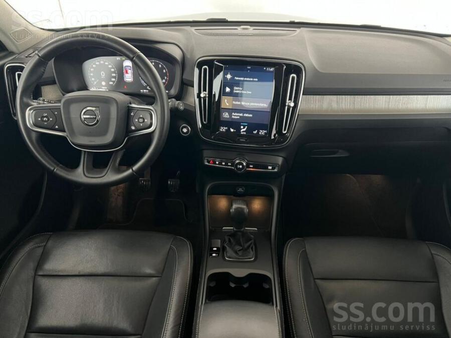 Black Volvo XC40 2018 in Riga, with an engine capacity of 2.00 L and mileage of 136 thousand km for 18990 €, photo 8 on AUTOMOTO.COM.LV