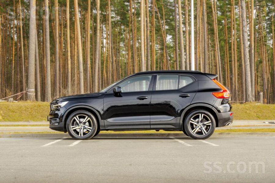 Black Volvo XC40 2018 in Riga, with an engine capacity of 2.00 L and mileage of 280 thousand km for 18190 €, photo 5 on AUTOMOTO.COM.LV