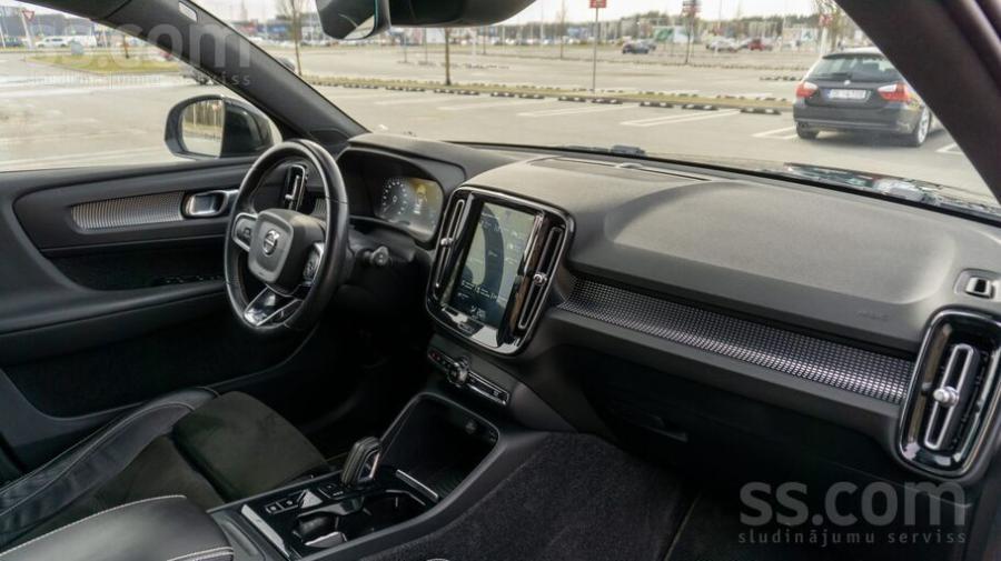 Black Volvo XC40 2018 in Riga, with an engine capacity of 2.00 L and mileage of 280 thousand km for 18190 €, photo 11 on AUTOMOTO.COM.LV