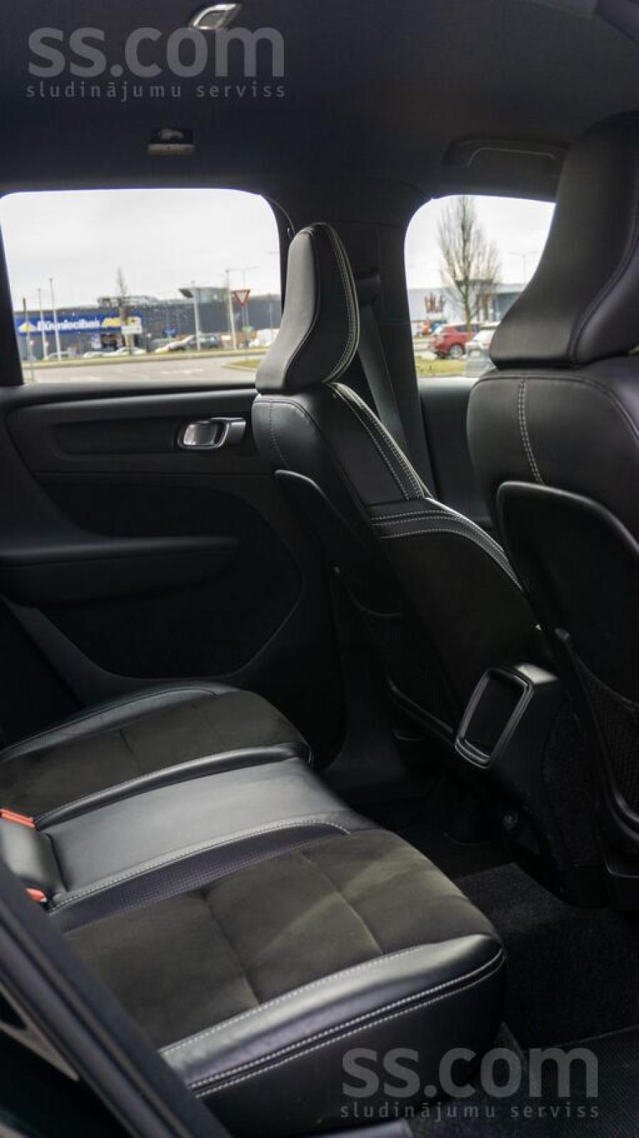 Black Volvo XC40 2018 in Riga, with an engine capacity of 2.00 L and mileage of 280 thousand km for 18190 €, photo 27 on AUTOMOTO.COM.LV