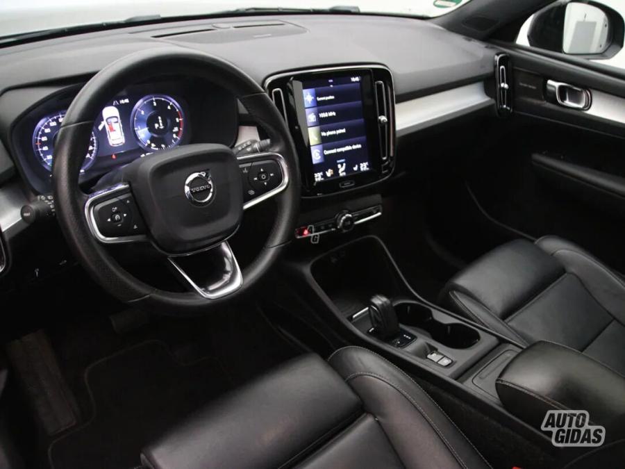Black Volvo XC40 2018 in Vilnius, with an engine capacity of 2.00 L and mileage of 202 thousand km for 20199 €, photo 17 on AUTOMOTO.COM.LV