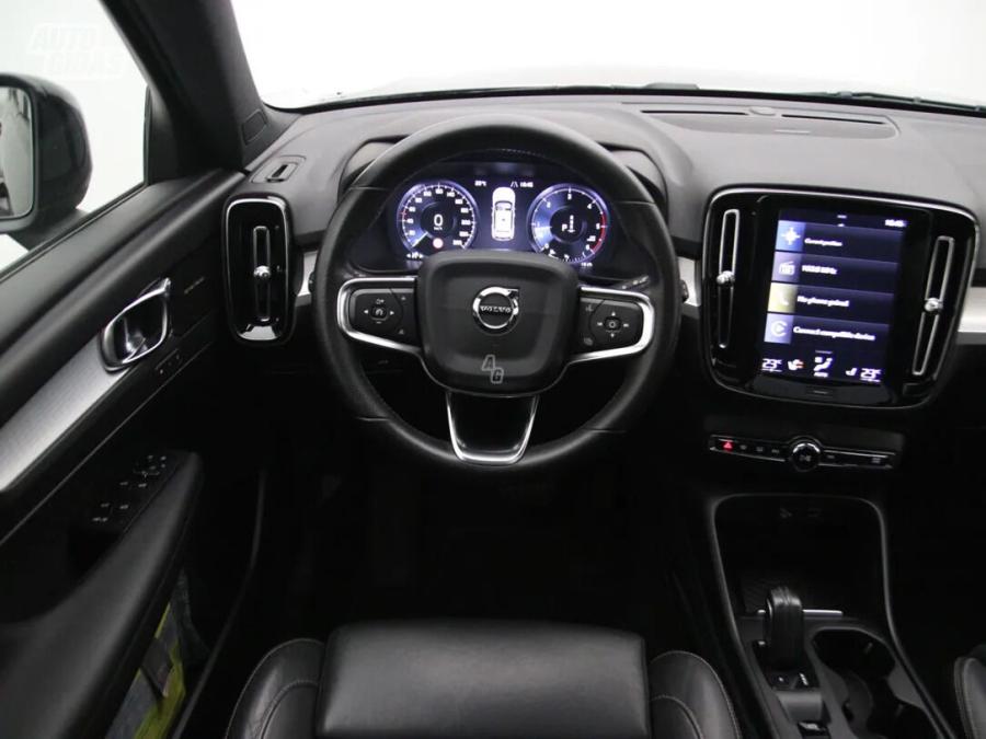 Black Volvo XC40 2018 in Vilnius, with an engine capacity of 2.00 L and mileage of 202 thousand km for 20199 €, photo 18 on AUTOMOTO.COM.LV