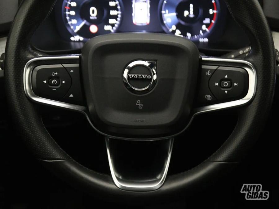 Black Volvo XC40 2018 in Vilnius, with an engine capacity of 2.00 L and mileage of 202 thousand km for 20199 €, photo 19 on AUTOMOTO.COM.LV
