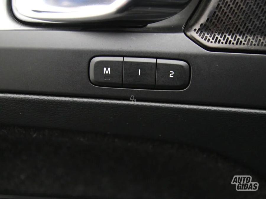 Black Volvo XC40 2018 in Vilnius, with an engine capacity of 2.00 L and mileage of 202 thousand km for 20199 €, photo 34 on AUTOMOTO.COM.LV