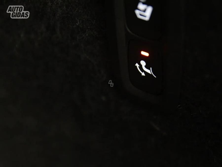 Black Volvo XC40 2018 in Vilnius, with an engine capacity of 2.00 L and mileage of 202 thousand km for 20199 €, photo 38 on AUTOMOTO.COM.LV
