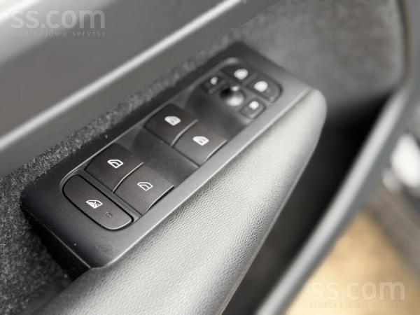 Черный Вольво XC40 2018 в Рига, объемом двигателя 2.00 л и пробегом 227 тыс. км за 17950 €, фото 5 на AUTOMOTO.COM.LV